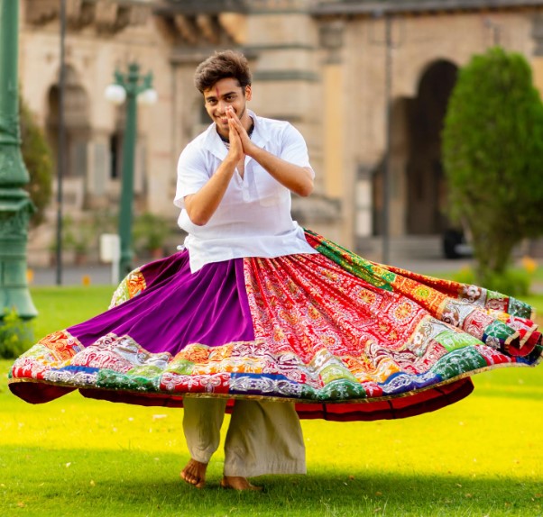 Jainil Mehta | MenInSkirts Campaign ဖြင့် သန်းပေါင်းများစွာသော န ...