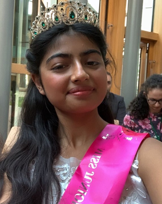 Celebrando la cultura: Iqra Khan baila su camino hacia la gloria